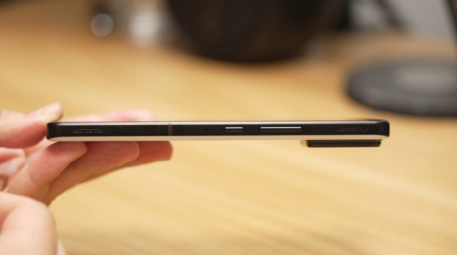 【先行レビュー】ROG Phone 9 国内発売！最強のゲーミングスマホがeSIM対応に！普段使いにも最適！ | MATTU SQUARE